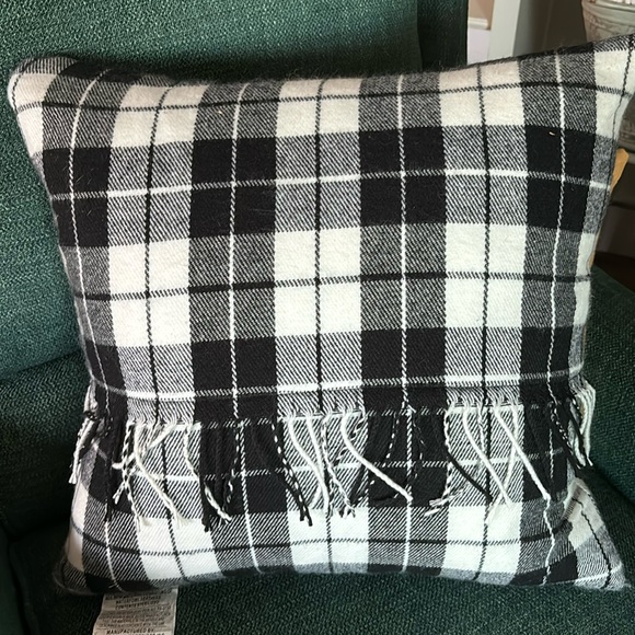 Bedding | Very Cute Black And White Checkered Pillow With Fringe On One ...